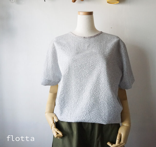 ミクロ小花柄ドルマンスリーブTブラウス（グレー） | iichi 日々の暮らしを心地よくするハンドメイドやアンティークのマーケットプレイス