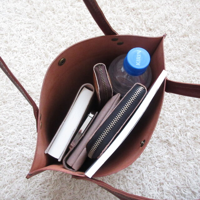 NEWライン♪《牛革》ロングハンドル・底マチワイド・一枚革のミニトート・0596 | iichi 日々の暮らしを心地よくするハンドメイドやアンティークのマーケットプレイス