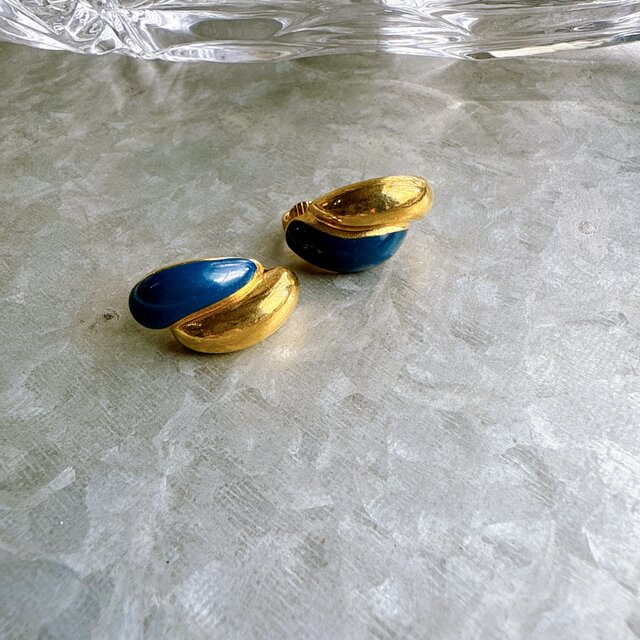 YA173-【AVON】エイボン・ヴィンテージイヤリング Gold Tone Ultramarine Enamel Paint | iichi 日々の暮らしを心地よくするハンドメイドや ...