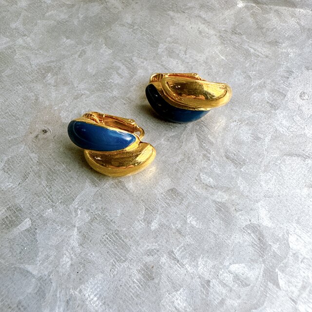 YA173-【AVON】エイボン・ヴィンテージイヤリング Gold Tone Ultramarine Enamel Paint | iichi ...