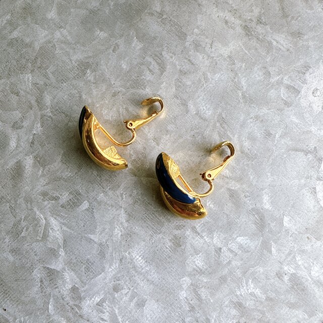 YA173-【AVON】エイボン・ヴィンテージイヤリング Gold Tone Ultramarine Enamel Paint | iichi ...