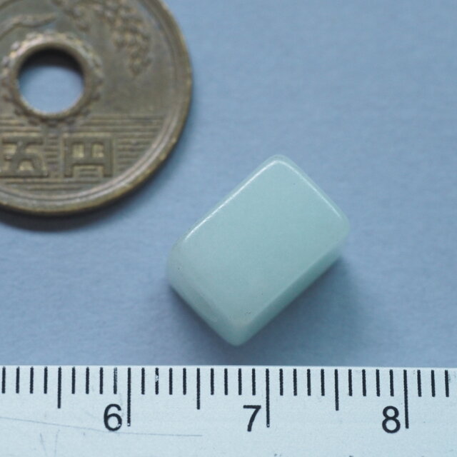 糸魚川翡翠 約3ミリ穴のいろんなビーズ01 | iichi 日々の暮らしを心地よくするハンドメイドやアンティークのマーケットプレイス