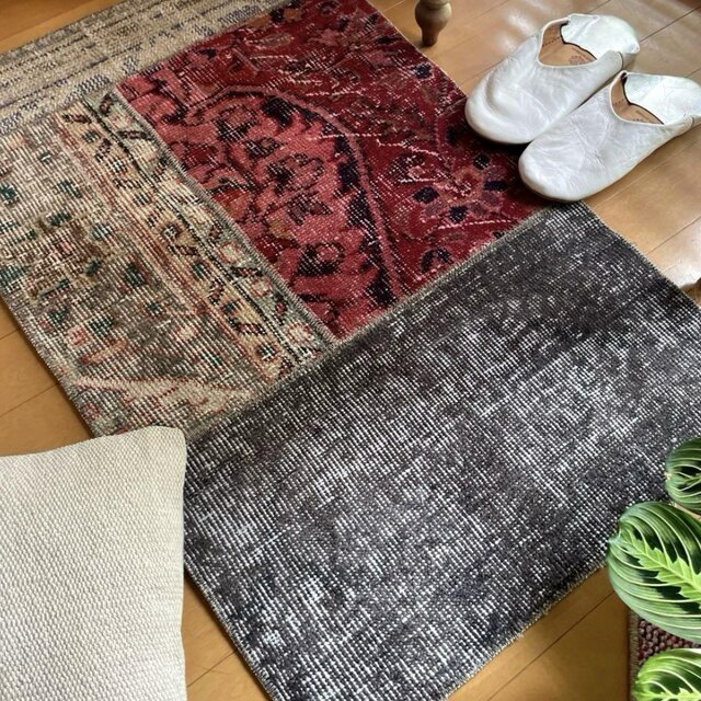 55×86 パッチワーク グレイボタニカル 深み赤 トルコヴィンテージラグ | iichi 日々の暮らしを心地よくするハンドメイドやアンティークのマーケットプレイス