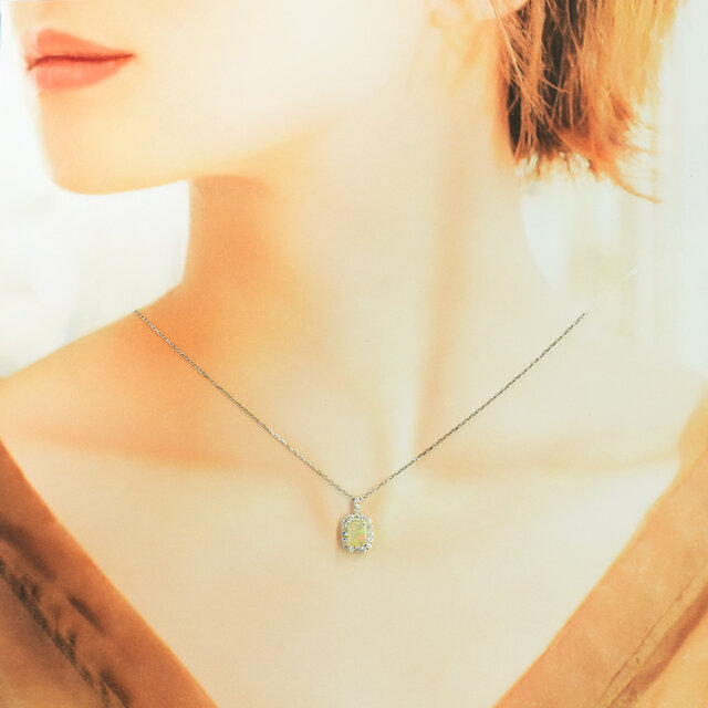 オパール ペンダントトップ SV925 シルバー CI090CIBSN | iichi 日々の暮らしを心地よくするハンドメイドやアンティークのマーケットプレイス