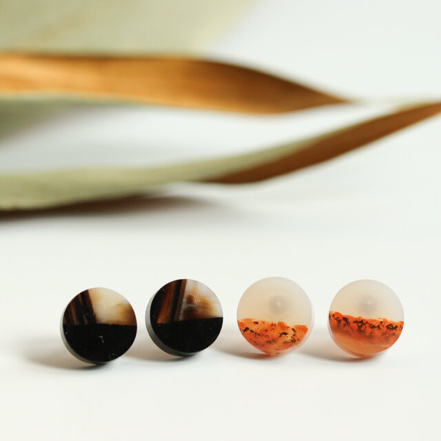 K14｜Terra｜アゲート・オレンジカラーのスタッドピアス | iichi 日々の暮らしを心地よくするハンドメイドやアンティークのマーケットプレイス