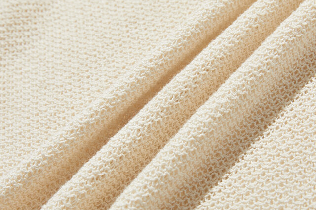 夏も冬も快適！立体編みのリネンコットンニットプルオーバー ベージュ 250703-1 | iichi 日々の暮らしを心地よくするハンドメイドやアンティークのマーケットプレイス