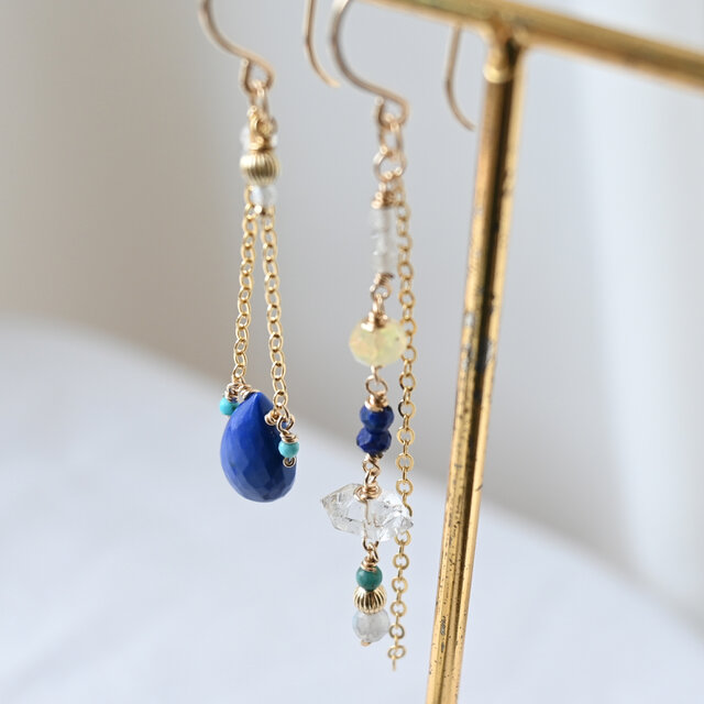 ラピスラズリのアシンメトリーピアスB・イヤリング変更可 | iichi 日々の暮らしを心地よくするハンドメイドやアンティークのマーケットプレイス