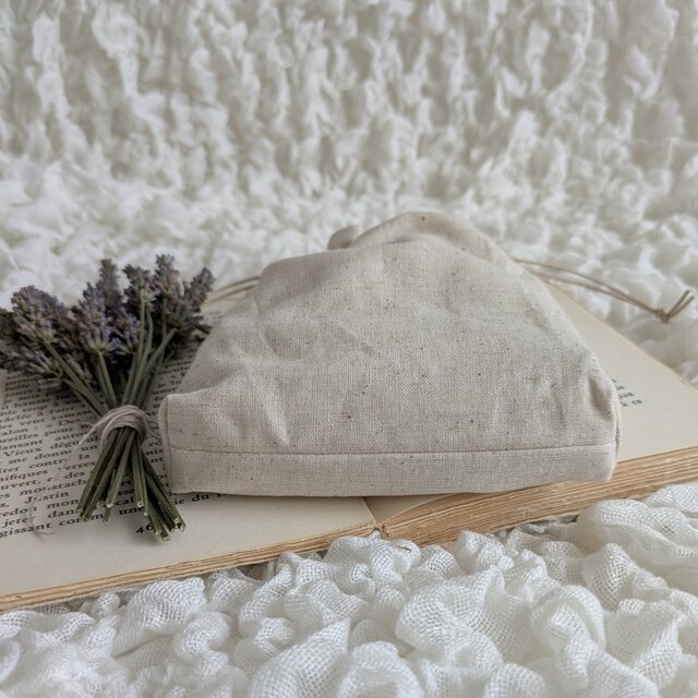 ラフィア風ミニバッグ オートミールxキャメル(TCフルステッチ) | iichi 日々の暮らしを心地よくするハンドメイドやアンティークのマーケットプレイス