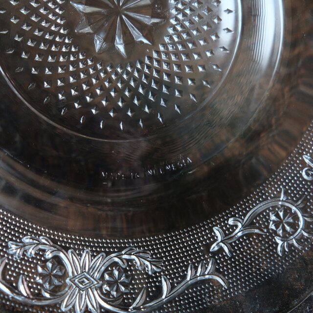 【特価¥1800→¥1000】素敵な形状 インドネシア産 プレスガラス波縁大皿 器 パーティ 丁寧な暮らしに。ニュートロのコピー | iichi 日々の暮らしを心地よくするハンドメイドや ...