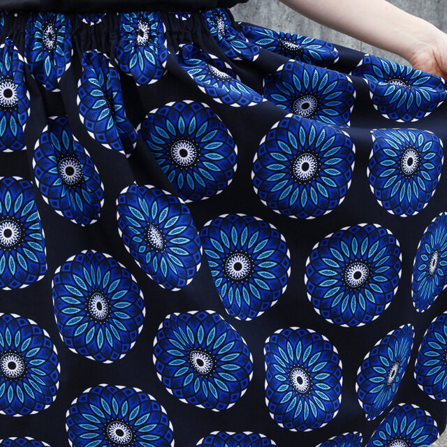 【受注制作】アフリカ布のギャザースカート（ ブルーフラワー ）アフリカンプリント アフリカンファブリック | iichi 日々の暮らしを心地よくするハンドメイドやアンティークのマーケットプレイス