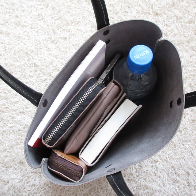 newデザイン♪《牛革》三角マチのスクエアミニトート・マーブルグレー・0595 | iichi 日々の暮らしを心地よくするハンドメイドやアンティークのマーケットプレイス