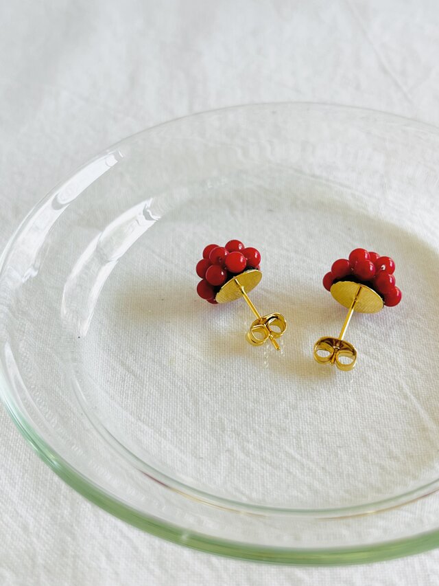 【つぶつぶ赤珊瑚】ピアス | iichi 日々の暮らしを心地よくするハンドメイドやアンティークのマーケットプレイス