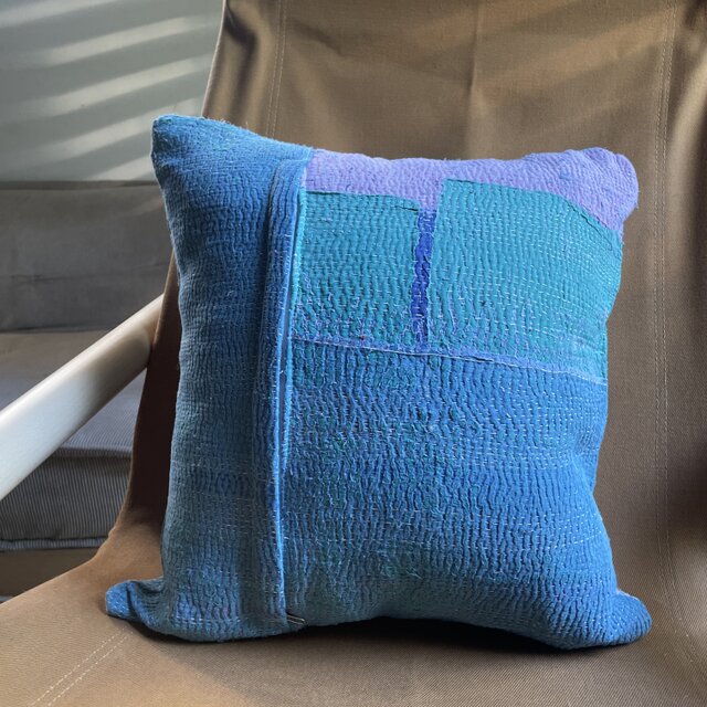 40×40 インド ヴィンテージ カンタキルト クッションカバー 青空 | iichi 日々の暮らしを心地よくするハンドメイドやアンティークのマーケットプレイス