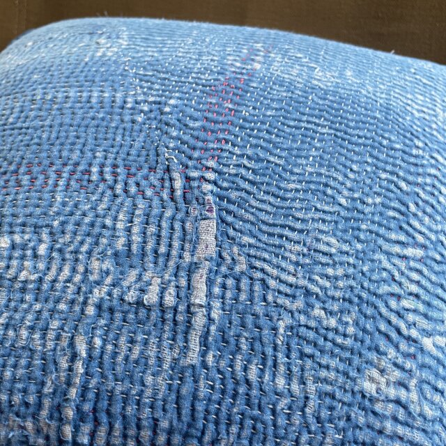 40×40 インド ヴィンテージ カンタキルト クッションカバー 青空 | iichi 日々の暮らしを心地よくするハンドメイドやアンティークのマーケットプレイス