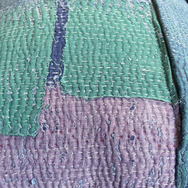 40×40 インド ヴィンテージ カンタキルト クッションカバー 青空 | iichi 日々の暮らしを心地よくするハンドメイドやアンティークのマーケットプレイス