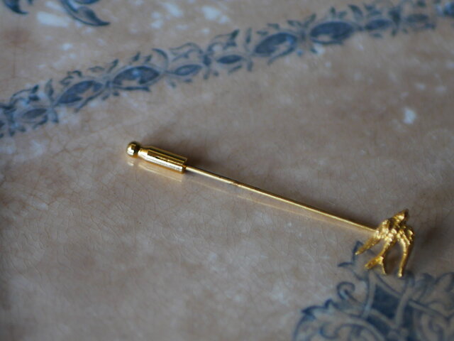 ツバメ ハットピン クラヴァットピン フランスヴィンテージ ブロカント | iichi 日々の暮らしを心地よくするハンドメイドやアンティークのマーケットプレイス