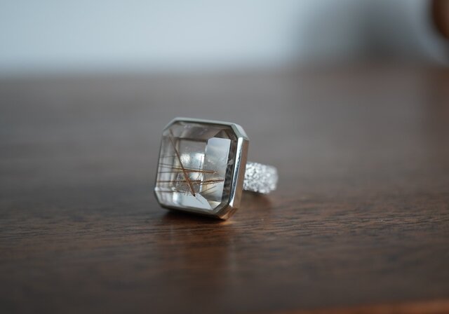gold rutilated quartz ring | iichi 日々の暮らしを心地よくするハンドメイドやアンティークのマーケットプレイス