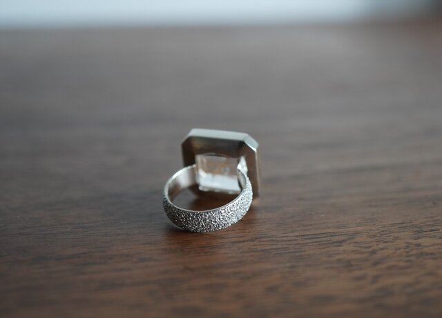 gold rutilated quartz ring | iichi 日々の暮らしを心地よくするハンドメイドやアンティークのマーケットプレイス