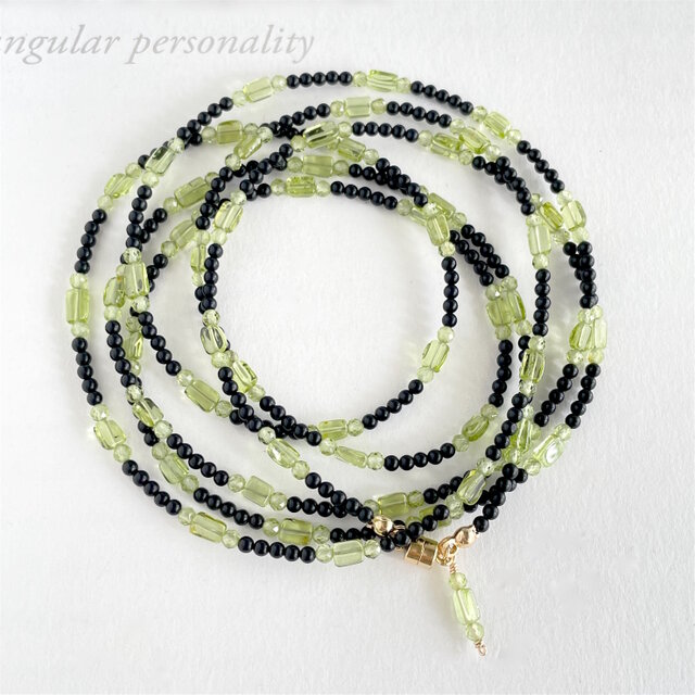 小さなオニキスと2種のペリドット 3連にもできる、超ロングネックレス 120cm | iichi 日々の暮らしを心地よくするハンドメイドやアンティークのマーケットプレイス