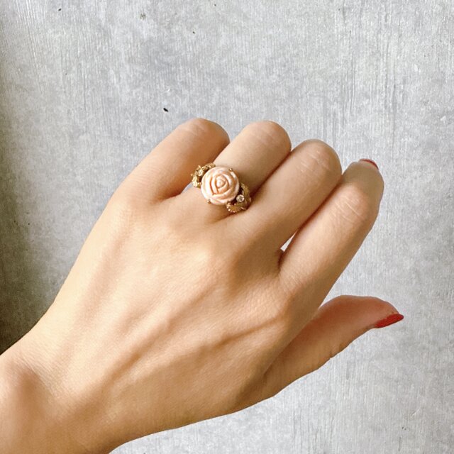 RA121-【 AVON 】エイボン・ヴィンテージリング 1973 " SERENA ROSE " Pink Rose | iichi 日々の暮らしを心地よくするハンドメイドやアンティークの ...