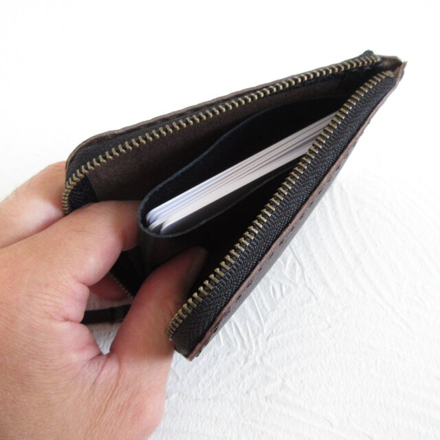 new type♪《牛革》L字ファスナー・コインケース・マイクロシュリンク・ダークブラウン・0507 | iichi 日々の暮らしを心地よくするハンドメイドやアンティークのマーケットプレイス