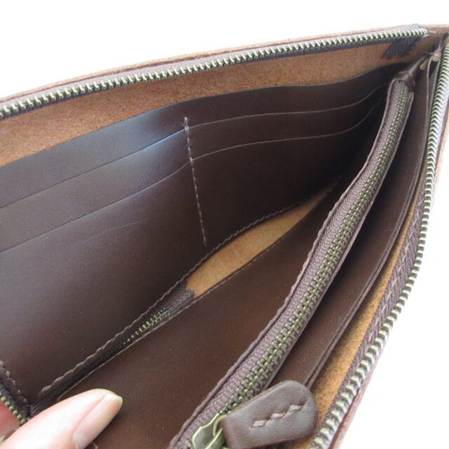 通帳もスリムに入る♪《牛革》L字ファスナーロングウォレット・シュリンク・ライトブラウン026 | iichi 日々の暮らしを心地よくするハンドメイドやアンティークのマーケットプレイス