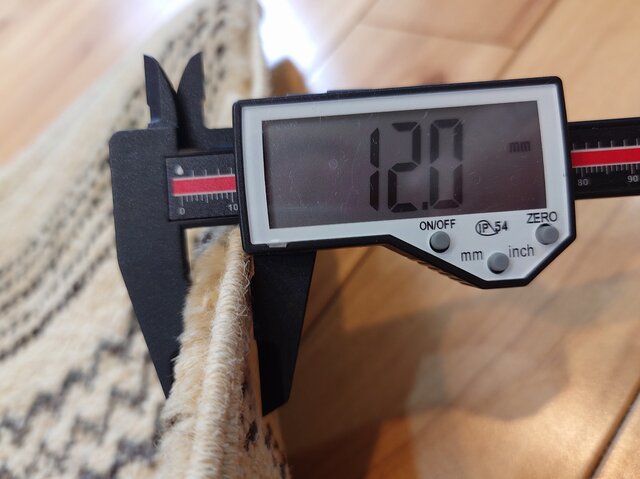 夏は涼しく冬は暖かい天然無染めラグ ガゼニラハット 肌触りが気持ちい 90x61cm P90 | iichi 日々の暮らしを心地よくするハンドメイドやアンティークのマーケットプレイス