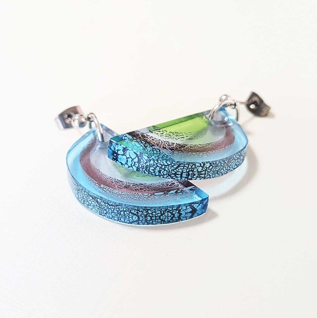 積層ガラスのピアス pia-32 | iichi 日々の暮らしを心地よくするハンドメイドやアンティークのマーケットプレイス