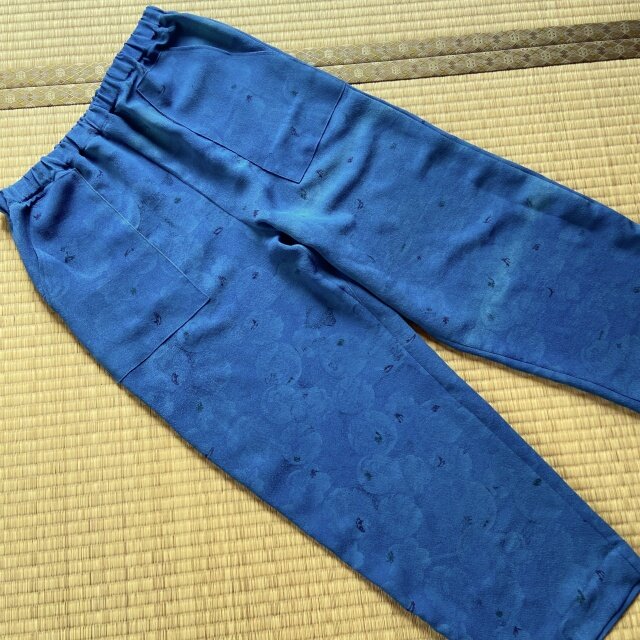 縮緬着物 リメイク コクーンパンツ | iichi 日々の暮らしを心地よくするハンドメイドやアンティークのマーケットプレイス