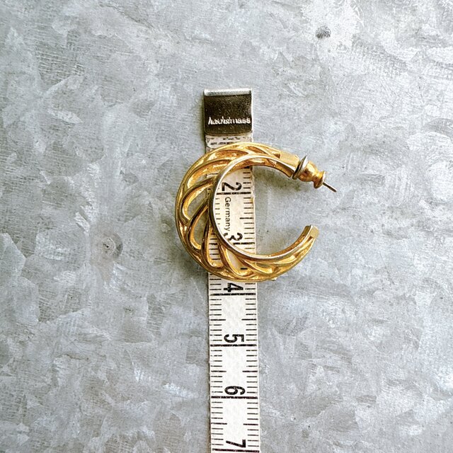 P644-ヴィンテージピアス U.S.A. 1980s Gold Tone Openwork Hoops | iichi 日々の暮らしを心地よくするハンドメイドやアンティークのマーケットプレイス