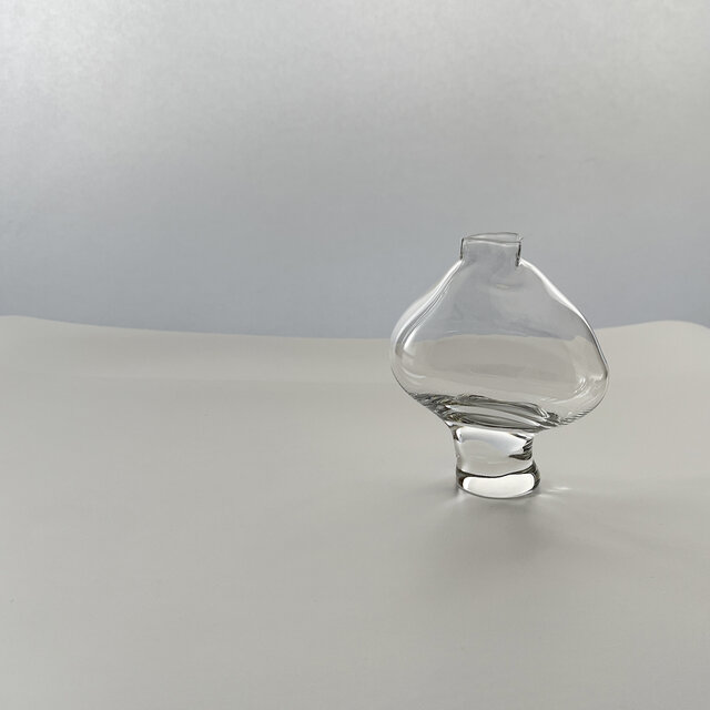 ガラスの一輪挿し 花瓶 フラワーベース | iichi 日々の暮らしを心地よくするハンドメイドやアンティークのマーケットプレイス