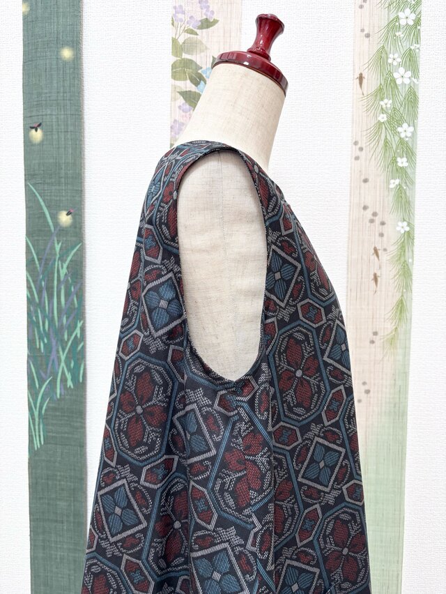 村山大島紬のベルト付きAラインワンピース&日傘 炎熱 | iichi 日々の暮らしを心地よくするハンドメイドやアンティークのマーケットプレイス