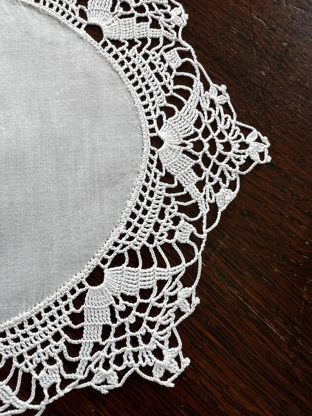 スェーデンのレース縁ドイリー A | iichi 日々の暮らしを心地よくするハンドメイドやアンティークのマーケットプレイス