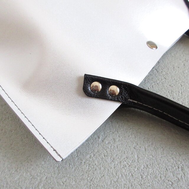 NEWライン♪《牛革》ロングハンドル・底マチワイド・一枚革のミニトート・0597 | iichi 日々の暮らしを心地よくするハンドメイドやアンティークのマーケットプレイス