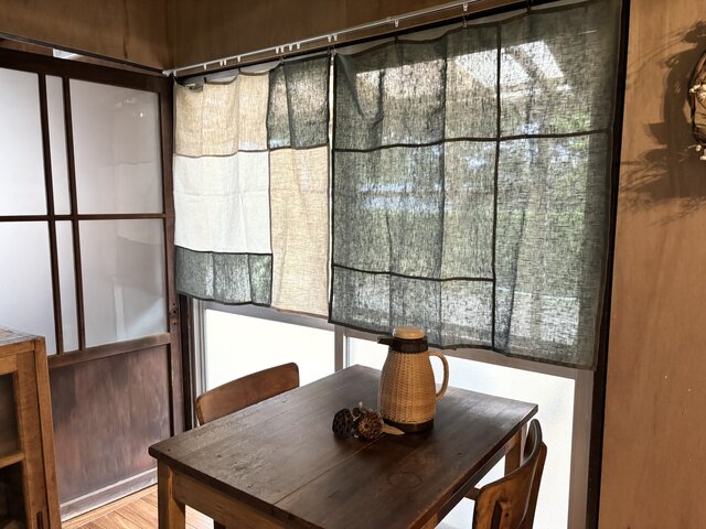 「日々にとけこむ、やさしい緑のリネン」つぎはぎリネン布（90×90）グリーン | iichi 日々の暮らしを心地よくするハンドメイドやアンティークのマーケットプレイス