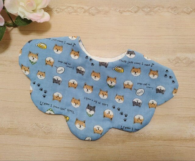 New*ふわふわお花のスタイ*柴犬*しばいぬ*ブルー | iichi 日々の暮らしを心地よくするハンドメイドやアンティークのマーケットプレイス