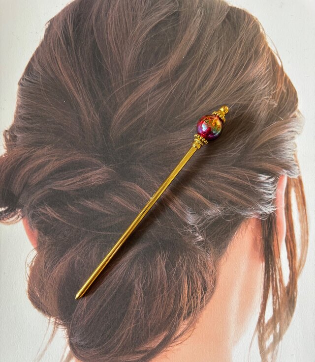 かんざし 隕石風赤いクラックオーロラビーズ 一本挿し 一本簪 レッド ゴールド 洋風 シンプル 普段使い 夏秋 | iichi 日々の暮らしを心地よくするハンドメイドやアンティークのマーケットプレイス