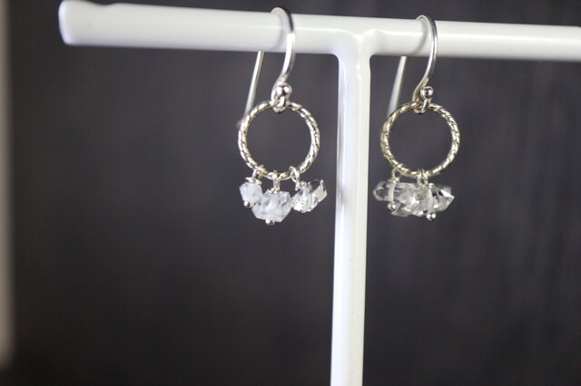 ハーキマーダイヤの幸せピアス/イヤリング sterling silver | iichi 日々の暮らしを心地よくするハンドメイドやアンティークのマーケットプレイス