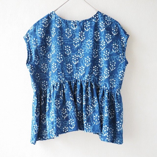 砂漠の青・木版更紗のペプラムブラウス | iichi 日々の暮らしを心地よくするハンドメイドやアンティークのマーケットプレイス