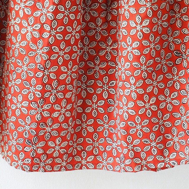 砂漠の赤 バルメル更紗のギャザースカート | iichi 日々の暮らしを心地よくするハンドメイドやアンティークのマーケットプレイス