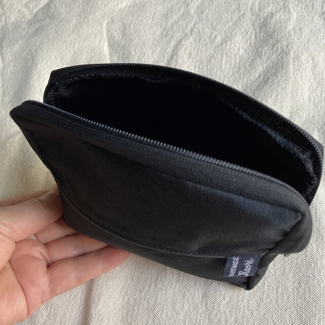 訳あり1点！特別価格【3way】人気No.1！手のひらサイズ薄型コンパクト 一体型ポケットティッシュポーチ／アウトレット | iichi 日々の暮らしを心地よくするハンドメイドやアンティークの ...