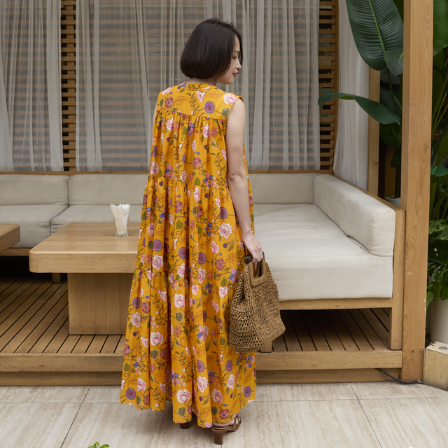 【着丈調整可能】蒸し暑い時期にサラサラしたインド綿 プリントティアードワンピース オレンジ 0736OR | iichi 日々の暮らしを心地よくするハンドメイドやアンティークのマーケットプレイス