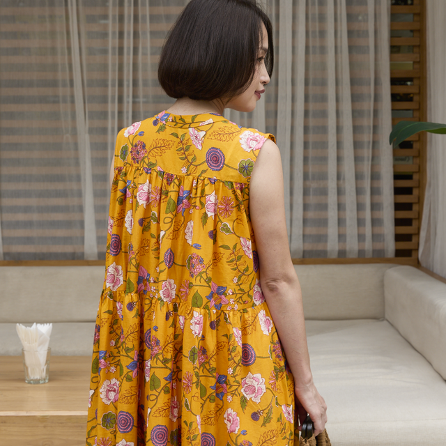 【着丈調整可能】蒸し暑い時期にサラサラしたインド綿 プリントティアードワンピース オレンジ 0736OR | iichi 日々の暮らしを心地よくするハンドメイドやアンティークのマーケットプレイス