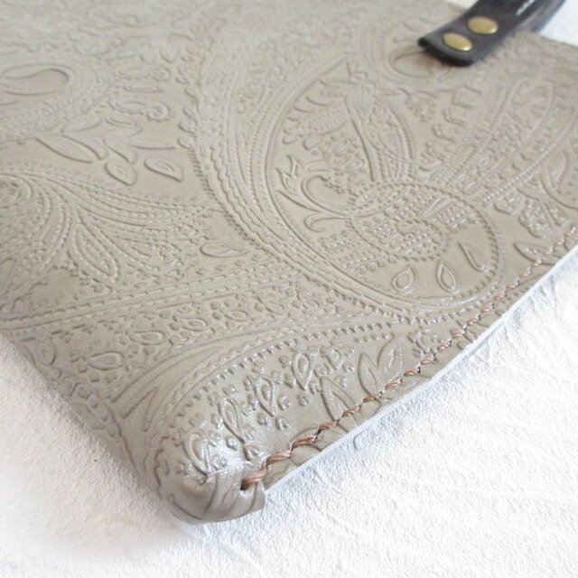 バッグインにもピッタリ♪《牛革》フラットミニマルトート・ペイズリー・モスグレー・0497 | iichi 日々の暮らしを心地よくするハンドメイドやアンティークのマーケットプレイス