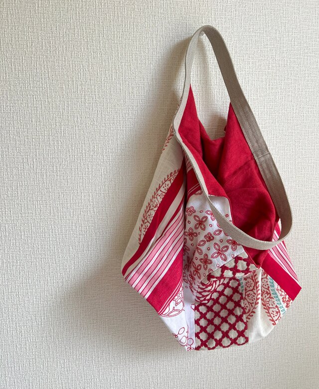 でかくたBag ラインパッチワーク レッド系 | iichi 日々の暮らしを心地よくするハンドメイドやアンティークのマーケットプレイス