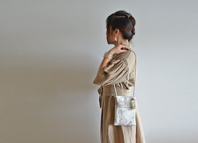 1点限定！トワルドジュイ スマホポーチ エクリュベージュ 2wayスマホショルダー Toile de Jouy | iichi 日々の暮らしを心地よくするハンドメイドやアンティークのマーケットプレイス