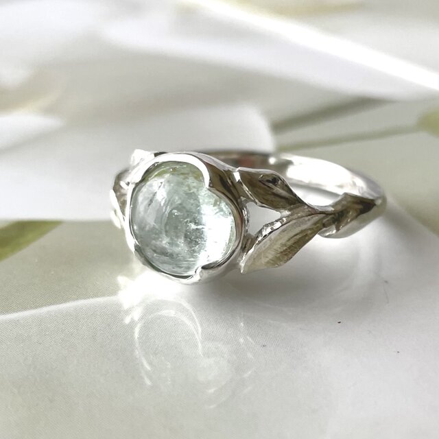 アクアマリンのボタニカルリング | iichi 日々の暮らしを心地よくするハンドメイドやアンティークのマーケットプレイス