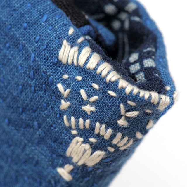 布と糸と木と、ロータスと。青の小物入れ | iichi 日々の暮らしを心地よくするハンドメイドやアンティークのマーケットプレイス