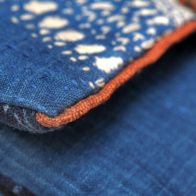 布と糸と木と、ロータスと。青の小物入れ | iichi 日々の暮らしを心地よくするハンドメイドやアンティークのマーケットプレイス