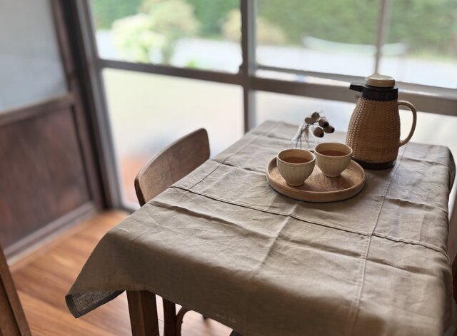 カーキリネンのつぎはぎクロス／90×90cm テーブル・カーテンにも | iichi 日々の暮らしを心地よくするハンドメイドやアンティークのマーケットプレイス